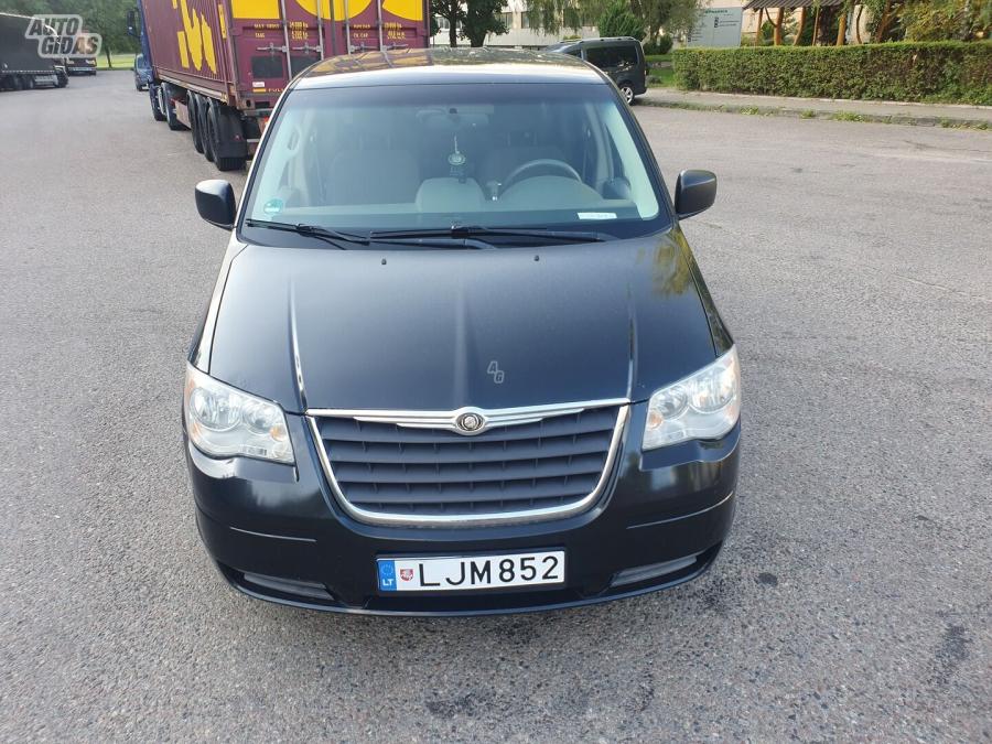 Black Chrysler Grand Voyager 2009 in Vilnius, with an engine capacity of 2.80 L and mileage of 315 thousand km for 1499 €, photo 1 on AUTOMOTO.COM.LV
