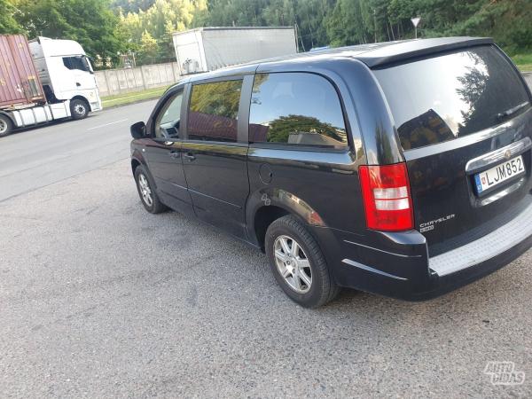 Black Chrysler Grand Voyager 2009 in Vilnius, with an engine capacity of 2.80 L and mileage of 315 thousand km for 1499 €, photo 2 on AUTOMOTO.COM.LV