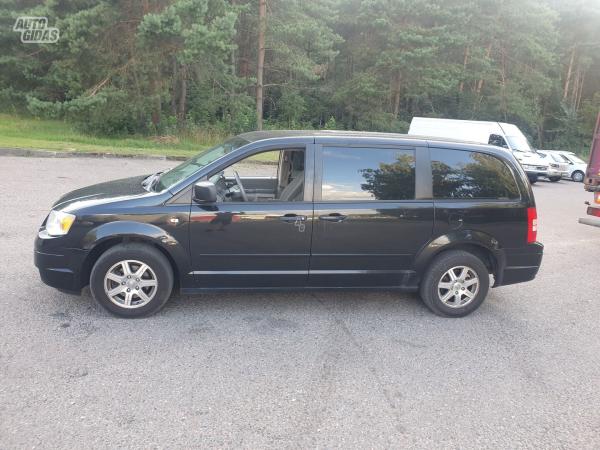 Black Chrysler Grand Voyager 2009 in Vilnius, with an engine capacity of 2.80 L and mileage of 315 thousand km for 1499 €, photo 5 on AUTOMOTO.COM.LV