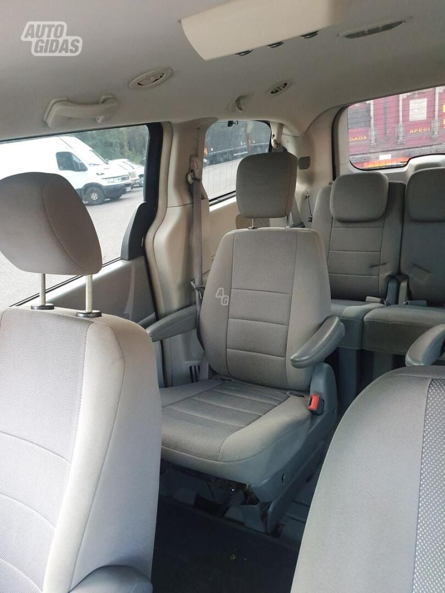 Black Chrysler Grand Voyager 2009 in Vilnius, with an engine capacity of 2.80 L and mileage of 315 thousand km for 1499 €, photo 7 on AUTOMOTO.COM.LV