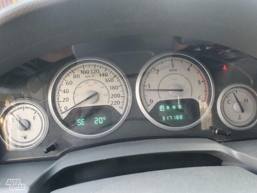 Black Chrysler Grand Voyager 2009 in Vilnius, with an engine capacity of 2.80 L and mileage of 315 thousand km for 1499 €, photo 8 on AUTOMOTO.COM.LV