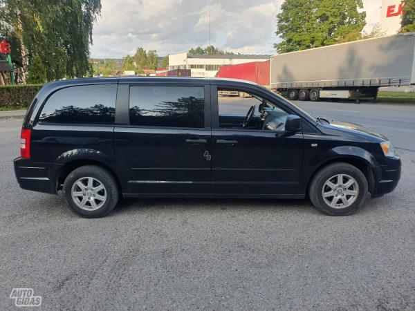 Black Chrysler Grand Voyager 2009 in Vilnius, with an engine capacity of 2.80 L and mileage of 315 thousand km for 1499 €, photo 9 on AUTOMOTO.COM.LV