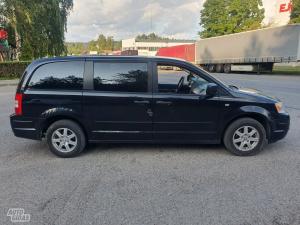 Black Chrysler Grand Voyager 2009 in Vilnius, with an engine capacity of 2.80 L and mileage of 315 thousand km for 1499 €, photo 10 on AUTOMOTO.COM.LV