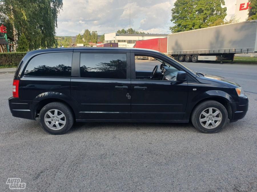 Black Chrysler Grand Voyager 2009 in Vilnius, with an engine capacity of 2.80 L and mileage of 315 thousand km for 1499 €, photo 10 on AUTOMOTO.COM.LV