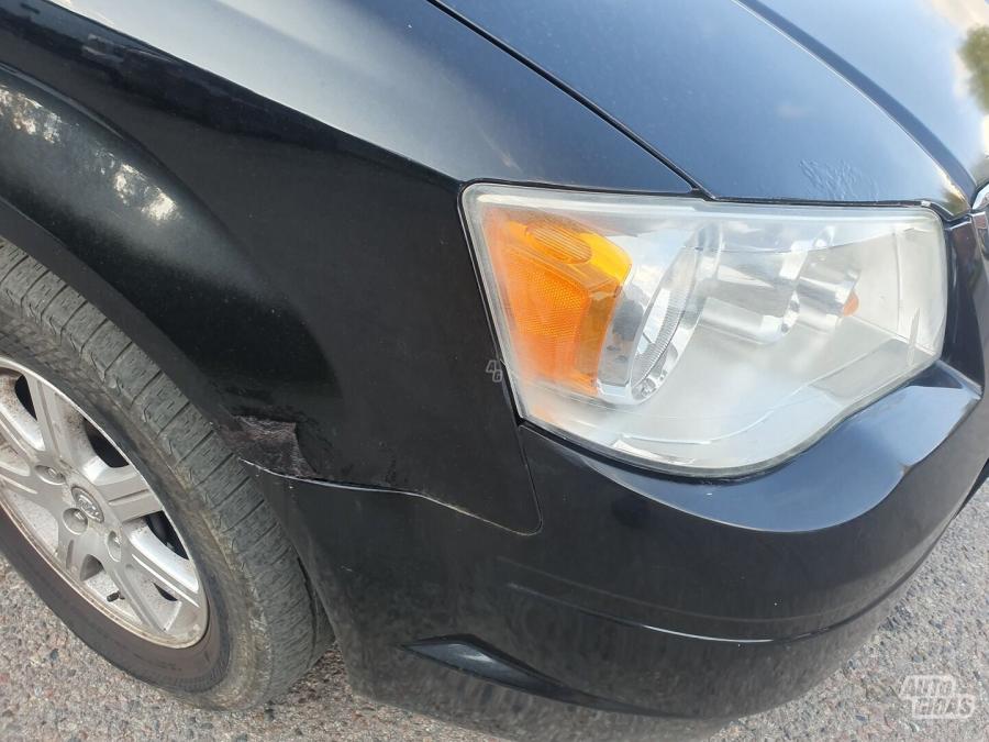Black Chrysler Grand Voyager 2009 in Vilnius, with an engine capacity of 2.80 L and mileage of 315 thousand km for 1499 €, photo 11 on AUTOMOTO.COM.LV