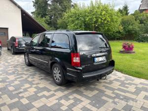 Black Chrysler Grand Voyager 2009 in Cesis, with an engine capacity of 2.80 L and mileage of 236 thousand km for 6000 €, photo 3 on AUTOMOTO.COM.LV