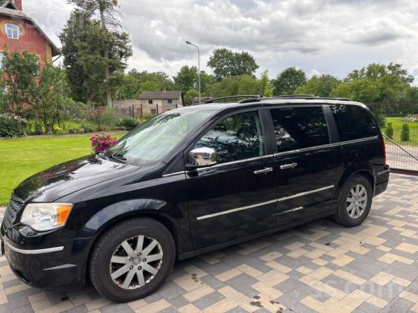Black Chrysler Grand Voyager 2009 in Cesis, with an engine capacity of 2.80 L and mileage of 236 thousand km for 6000 €, photo 4 on AUTOMOTO.COM.LV