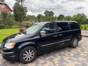 Black Chrysler Grand Voyager 2009 in Cesis, with an engine capacity of 2.80 L and mileage of 236 thousand km for 6000 €, photo 5 on AUTOMOTO.COM.LV