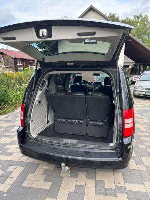 Black Chrysler Grand Voyager 2009 in Cesis, with an engine capacity of 2.80 L and mileage of 236 thousand km for 6000 €, photo 7 on AUTOMOTO.COM.LV
