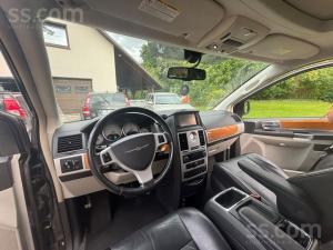 Black Chrysler Grand Voyager 2009 in Cesis, with an engine capacity of 2.80 L and mileage of 236 thousand km for 6000 €, photo 9 on AUTOMOTO.COM.LV