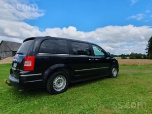 Black Chrysler Grand Voyager 2009 in Saldus, with an engine capacity of 2.80 L and mileage of 297 thousand km for 1650 €, photo  on AUTOMOTO.COM.LV