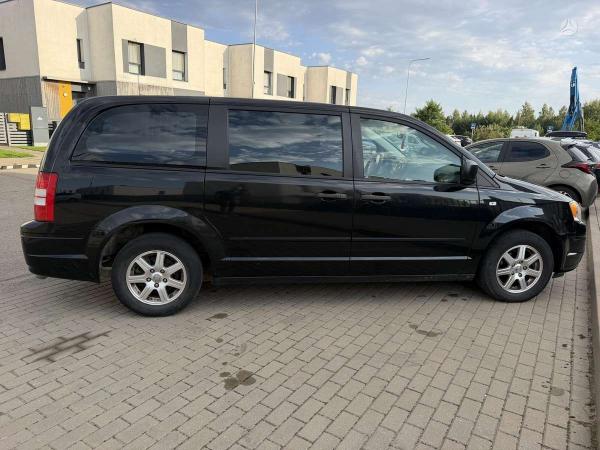Крайслер Гранд Вояджер 2009 в Вильнюс на AUTOMOTO.COM.LV Черный Крайслер Гранд Вояджер 2009 в Вильнюс, объемом двигателя 2.78 л и пробегом 213 тыс. км за 2200 €, фото 8 на AUTOMOTO.COM.LV