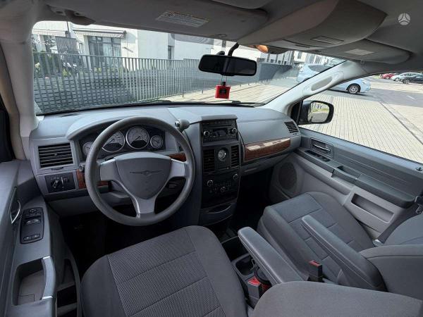 Крайслер Гранд Вояджер 2009 в Вильнюс на AUTOMOTO.COM.LV Черный Крайслер Гранд Вояджер 2009 в Вильнюс, объемом двигателя 2.78 л и пробегом 213 тыс. км за 2200 €, фото 11 на AUTOMOTO.COM.LV