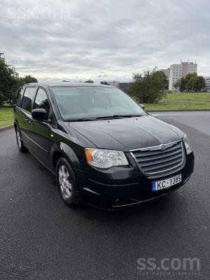Melns Chrysler Grand Voyager 2009 Liepāja, ar dzinēja tilpumu 2.80 L un nobraukumu 402 tūkst. km par 3500 €, foto  vietnē AUTOMOTO.COM.LV