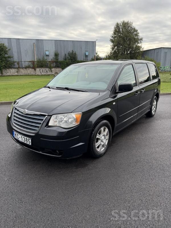 Melns Chrysler Grand Voyager 2009 Liepāja, ar dzinēja tilpumu 2.80 L un nobraukumu 402 tūkst. km par 3500 €, foto 3 vietnē AUTOMOTO.COM.LV