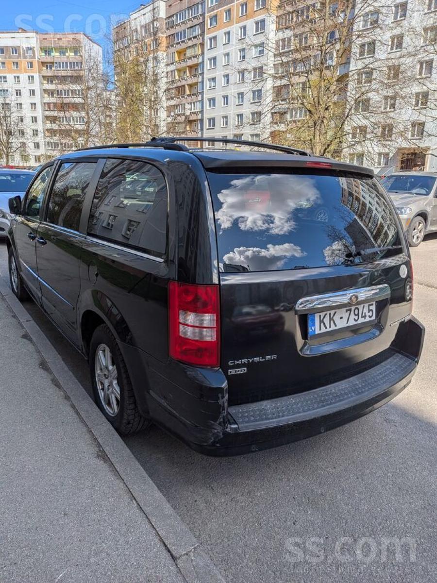 Melns Chrysler Grand Voyager 2010 Rīga, ar dzinēja tilpumu 2.80 L un nobraukumu 0 tūkst. km par 4500 €, foto 5 vietnē AUTOMOTO.COM.LV
