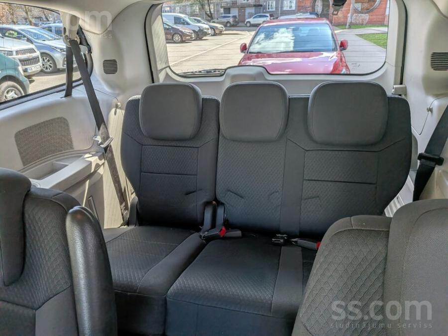 Melns Chrysler Grand Voyager 2010 Rīga, ar dzinēja tilpumu 2.80 L un nobraukumu 0 tūkst. km par 4500 €, foto 7 vietnē AUTOMOTO.COM.LV