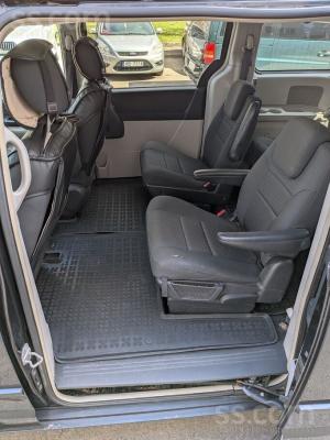 Melns Chrysler Grand Voyager 2010 Rīga, ar dzinēja tilpumu 2.80 L un nobraukumu 0 tūkst. km par 4500 €, foto 8 vietnē AUTOMOTO.COM.LV