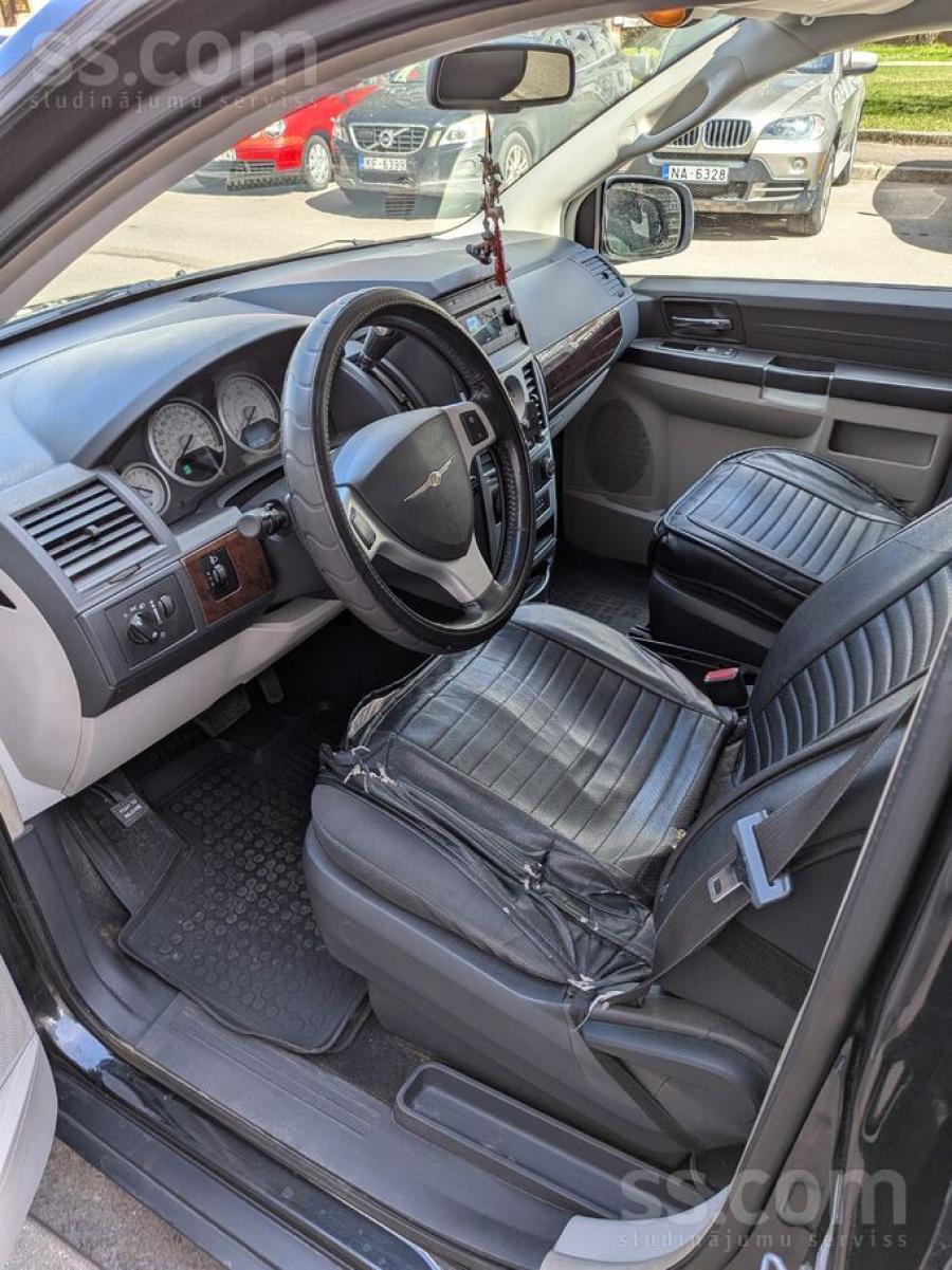 Melns Chrysler Grand Voyager 2010 Rīga, ar dzinēja tilpumu 2.80 L un nobraukumu 0 tūkst. km par 4500 €, foto 11 vietnē AUTOMOTO.COM.LV