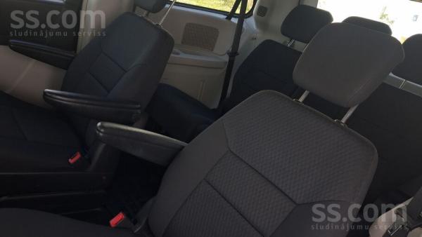 Black Chrysler Grand Voyager 2010 in Riga, with an engine capacity of 2.80 L and mileage of 218 thousand km for 4800 €, photo 7 on AUTOMOTO.COM.LV