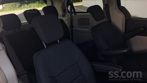 Black Chrysler Grand Voyager 2010 in Riga, with an engine capacity of 2.80 L and mileage of 218 thousand km for 4800 €, photo 8 on AUTOMOTO.COM.LV