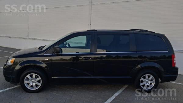 Black Chrysler Grand Voyager 2010 in Riga, with an engine capacity of 2.80 L and mileage of 218 thousand km for 4800 €, photo 10 on AUTOMOTO.COM.LV