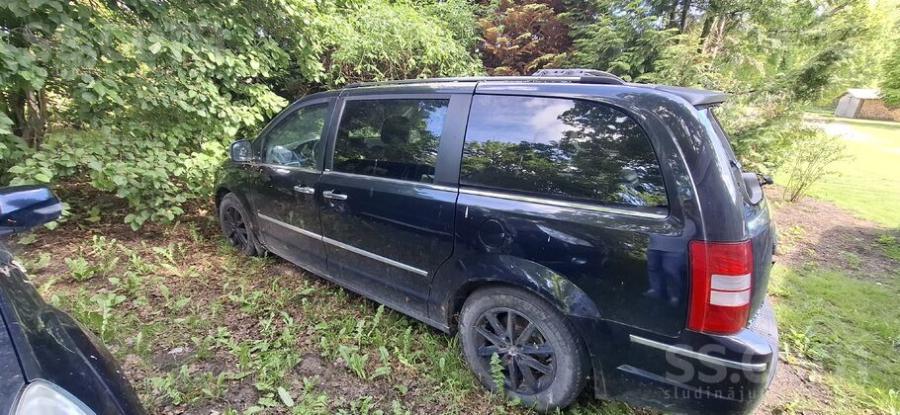 Melns Chrysler Grand Voyager 2010 Rīga, ar dzinēja tilpumu 2.80 L un nobraukumu 360 tūkst. km par 800 €, foto 1 vietnē AUTOMOTO.COM.LV