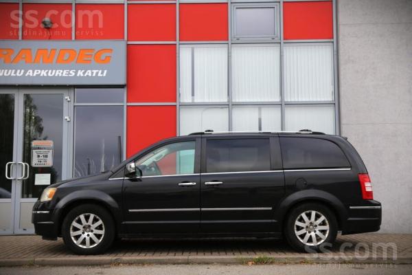 Melns Chrysler Grand Voyager 2010 Rīga, ar dzinēja tilpumu 2.80 L un nobraukumu 367 tūkst. km par 2495 €, foto 3 vietnē AUTOMOTO.COM.LV