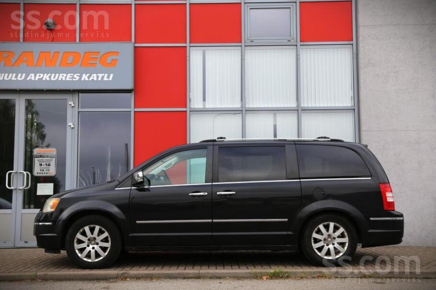Melns Chrysler Grand Voyager 2010 Rīga, ar dzinēja tilpumu 2.80 L un nobraukumu 367 tūkst. km par 2495 €, foto 3 vietnē AUTOMOTO.COM.LV