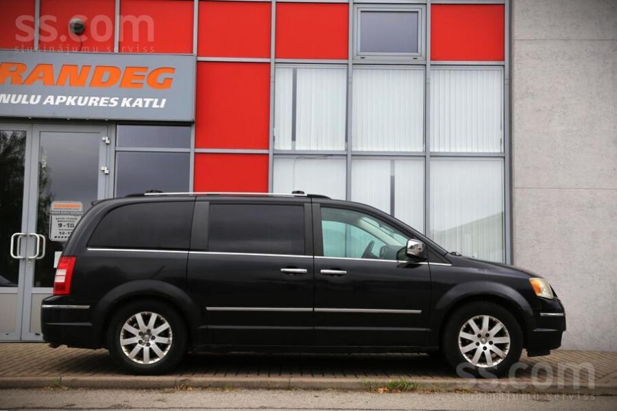 Melns Chrysler Grand Voyager 2010 Rīga, ar dzinēja tilpumu 2.80 L un nobraukumu 367 tūkst. km par 2495 €, foto 4 vietnē AUTOMOTO.COM.LV