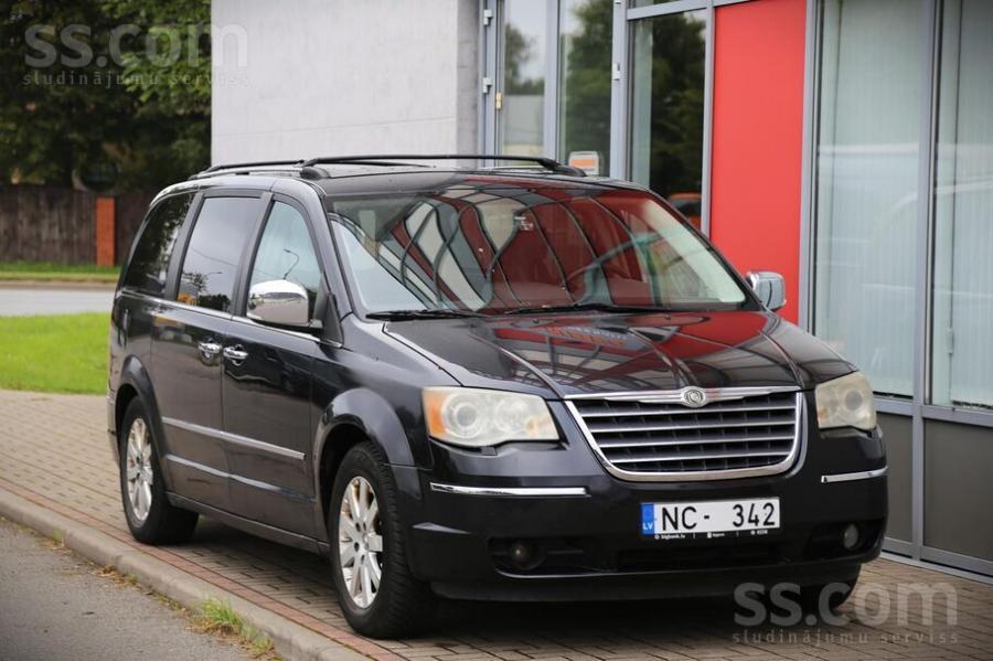 Melns Chrysler Grand Voyager 2010 Rīga, ar dzinēja tilpumu 2.80 L un nobraukumu 367 tūkst. km par 2495 €, foto 5 vietnē AUTOMOTO.COM.LV