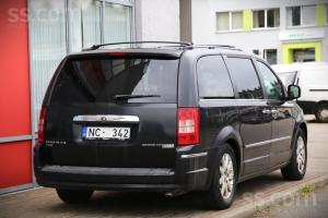 Melns Chrysler Grand Voyager 2010 Rīga, ar dzinēja tilpumu 2.80 L un nobraukumu 367 tūkst. km par 2495 €, foto 7 vietnē AUTOMOTO.COM.LV