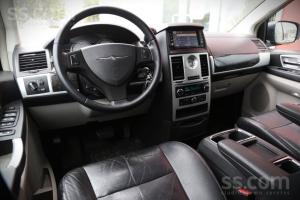 Melns Chrysler Grand Voyager 2010 Rīga, ar dzinēja tilpumu 2.80 L un nobraukumu 367 tūkst. km par 2495 €, foto 8 vietnē AUTOMOTO.COM.LV