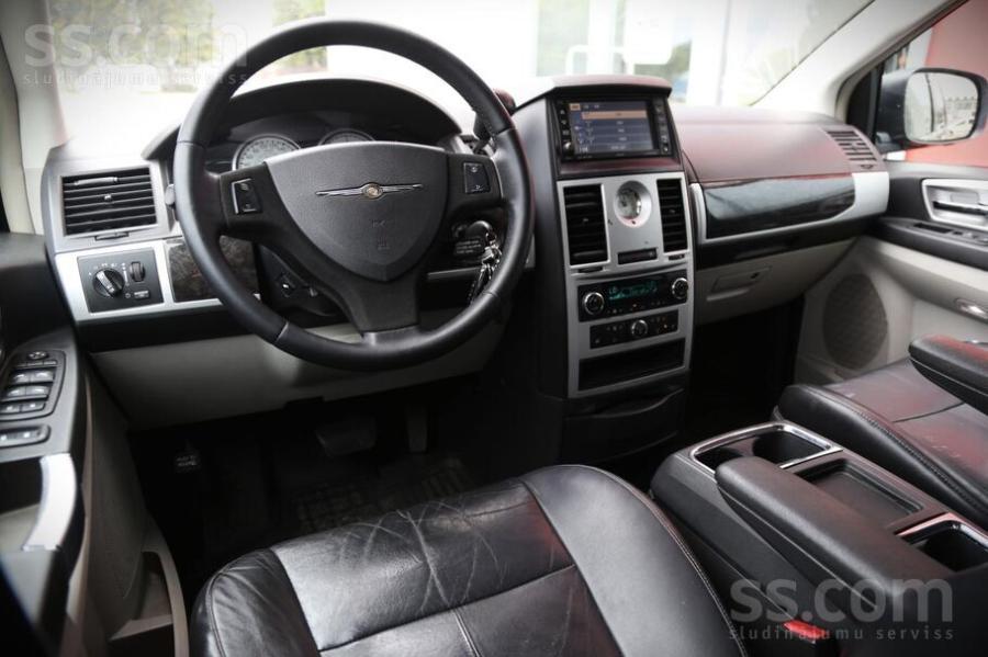 Melns Chrysler Grand Voyager 2010 Rīga, ar dzinēja tilpumu 2.80 L un nobraukumu 367 tūkst. km par 2495 €, foto 8 vietnē AUTOMOTO.COM.LV