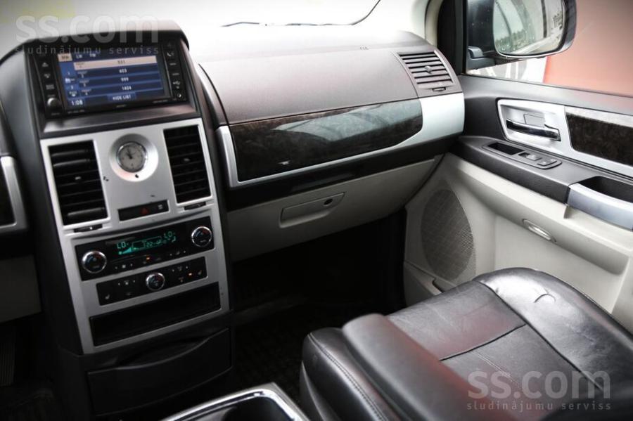 Melns Chrysler Grand Voyager 2010 Rīga, ar dzinēja tilpumu 2.80 L un nobraukumu 367 tūkst. km par 2495 €, foto 9 vietnē AUTOMOTO.COM.LV
