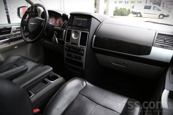 Melns Chrysler Grand Voyager 2010 Rīga, ar dzinēja tilpumu 2.80 L un nobraukumu 367 tūkst. km par 2495 €, foto 10 vietnē AUTOMOTO.COM.LV