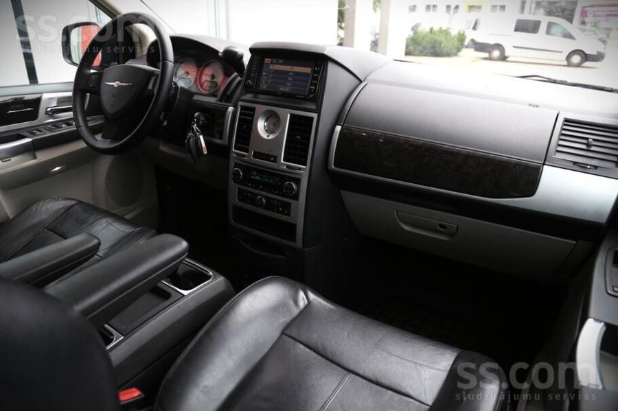 Melns Chrysler Grand Voyager 2010 Rīga, ar dzinēja tilpumu 2.80 L un nobraukumu 367 tūkst. km par 2495 €, foto 10 vietnē AUTOMOTO.COM.LV
