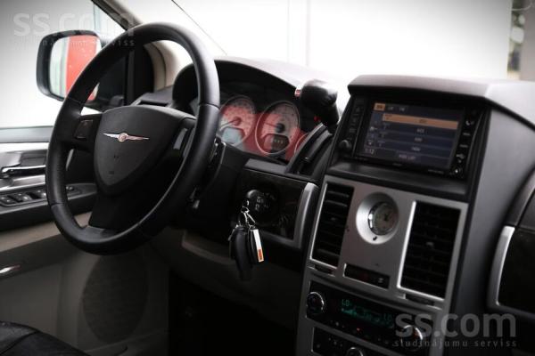Melns Chrysler Grand Voyager 2010 Rīga, ar dzinēja tilpumu 2.80 L un nobraukumu 367 tūkst. km par 2495 €, foto 11 vietnē AUTOMOTO.COM.LV