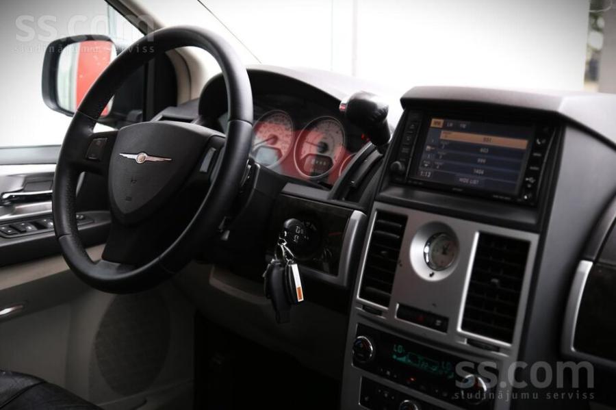 Melns Chrysler Grand Voyager 2010 Rīga, ar dzinēja tilpumu 2.80 L un nobraukumu 367 tūkst. km par 2495 €, foto 11 vietnē AUTOMOTO.COM.LV