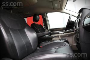 Melns Chrysler Grand Voyager 2010 Rīga, ar dzinēja tilpumu 2.80 L un nobraukumu 367 tūkst. km par 2495 €, foto 13 vietnē AUTOMOTO.COM.LV
