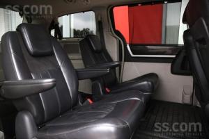 Melns Chrysler Grand Voyager 2010 Rīga, ar dzinēja tilpumu 2.80 L un nobraukumu 367 tūkst. km par 2495 €, foto 15 vietnē AUTOMOTO.COM.LV