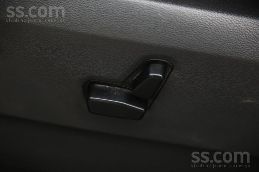 Melns Chrysler Grand Voyager 2010 Rīga, ar dzinēja tilpumu 2.80 L un nobraukumu 367 tūkst. km par 2495 €, foto 17 vietnē AUTOMOTO.COM.LV