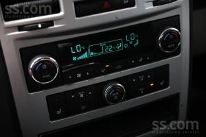 Melns Chrysler Grand Voyager 2010 Rīga, ar dzinēja tilpumu 2.80 L un nobraukumu 367 tūkst. km par 2495 €, foto 21 vietnē AUTOMOTO.COM.LV