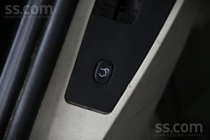 Melns Chrysler Grand Voyager 2010 Rīga, ar dzinēja tilpumu 2.80 L un nobraukumu 367 tūkst. km par 2495 €, foto 24 vietnē AUTOMOTO.COM.LV