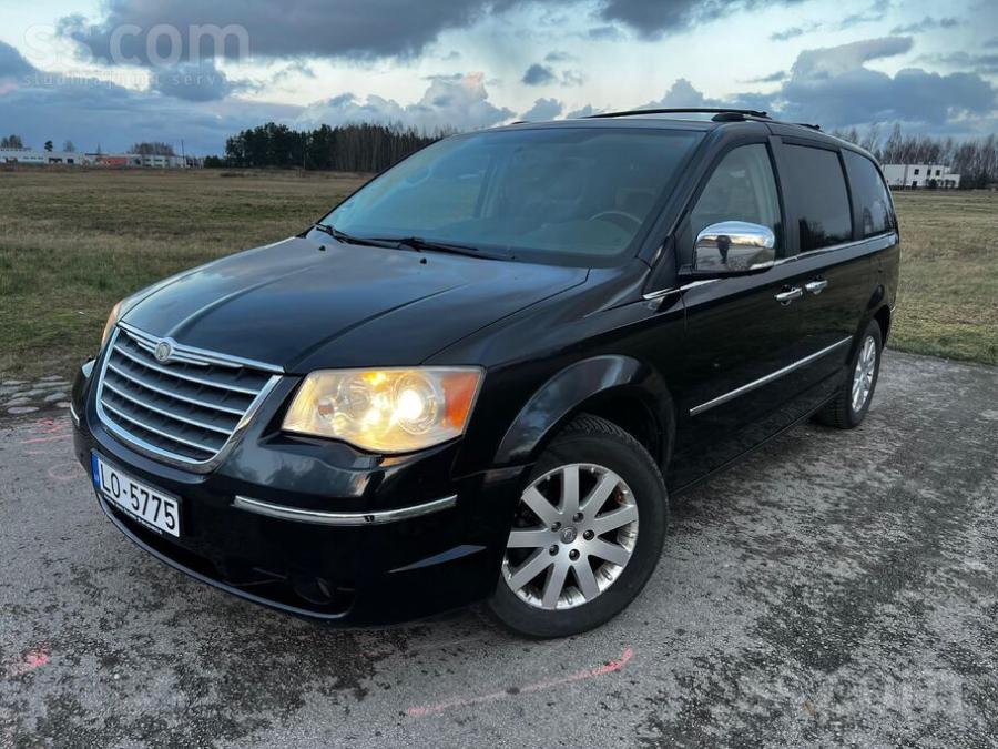 Black Chrysler Grand Voyager 2010 in Riga, with an engine capacity of 2.80 L and mileage of 188 thousand km for 4999 €, photo 1 on AUTOMOTO.COM.LV