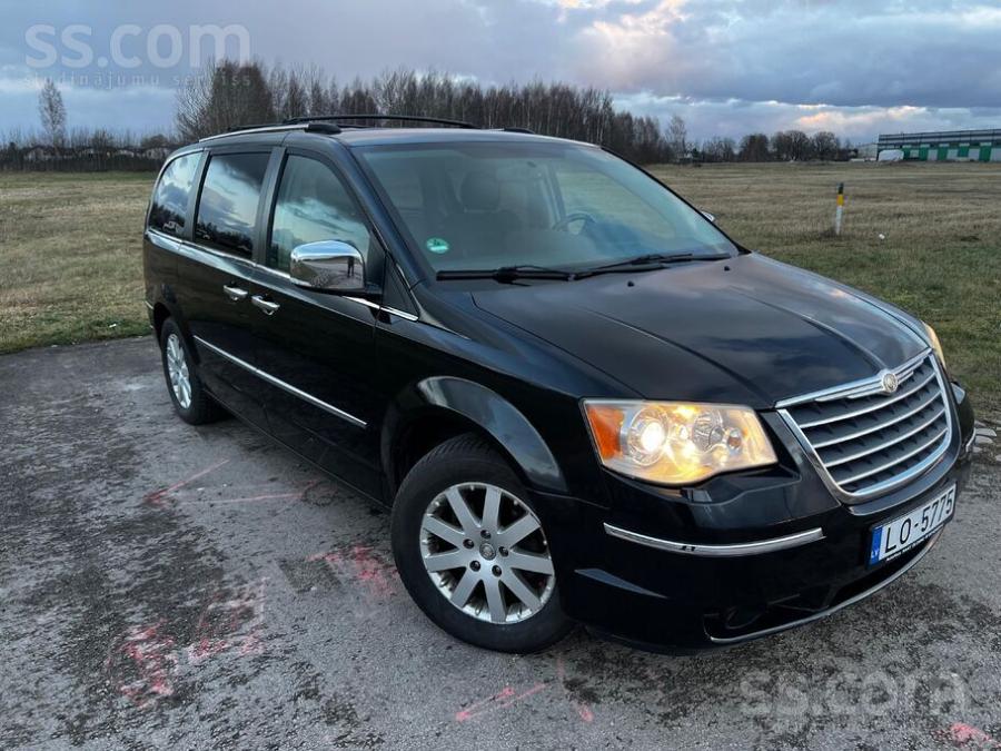 Black Chrysler Grand Voyager 2010 in Riga, with an engine capacity of 2.80 L and mileage of 188 thousand km for 4999 €, photo 3 on AUTOMOTO.COM.LV