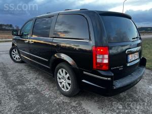 Black Chrysler Grand Voyager 2010 in Riga, with an engine capacity of 2.80 L and mileage of 188 thousand km for 4999 €, photo 5 on AUTOMOTO.COM.LV