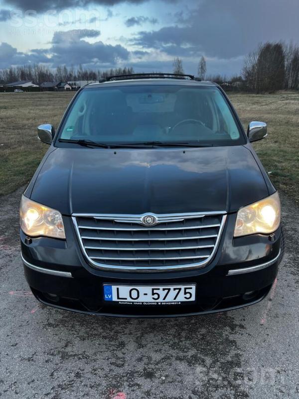 Black Chrysler Grand Voyager 2010 in Riga, with an engine capacity of 2.80 L and mileage of 188 thousand km for 4999 €, photo 6 on AUTOMOTO.COM.LV