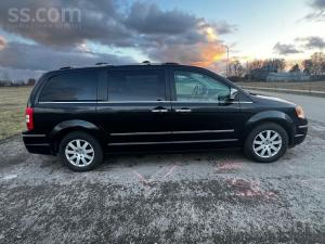 Black Chrysler Grand Voyager 2010 in Riga, with an engine capacity of 2.80 L and mileage of 188 thousand km for 4999 €, photo 8 on AUTOMOTO.COM.LV