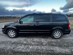 Black Chrysler Grand Voyager 2010 in Riga, with an engine capacity of 2.80 L and mileage of 188 thousand km for 4999 €, photo 9 on AUTOMOTO.COM.LV